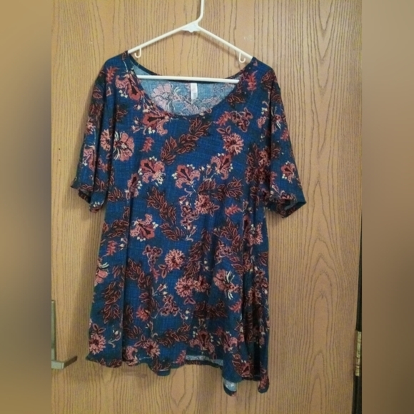 LuLaRoe | Tops | Lularoe Womens Blue Floral Shirt 3xl | Poshmark